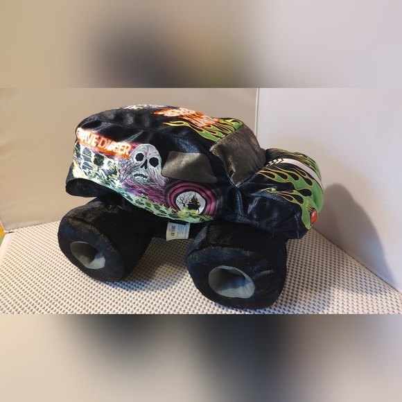 Monster Jam | Toys | Monster Jam Grave Digger Monster Truck Plush ...